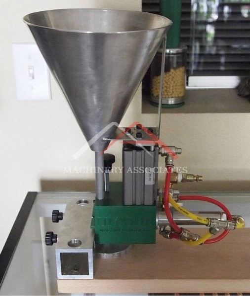 Unique Machinery - Pneumatic Space Ball Inserter Machine