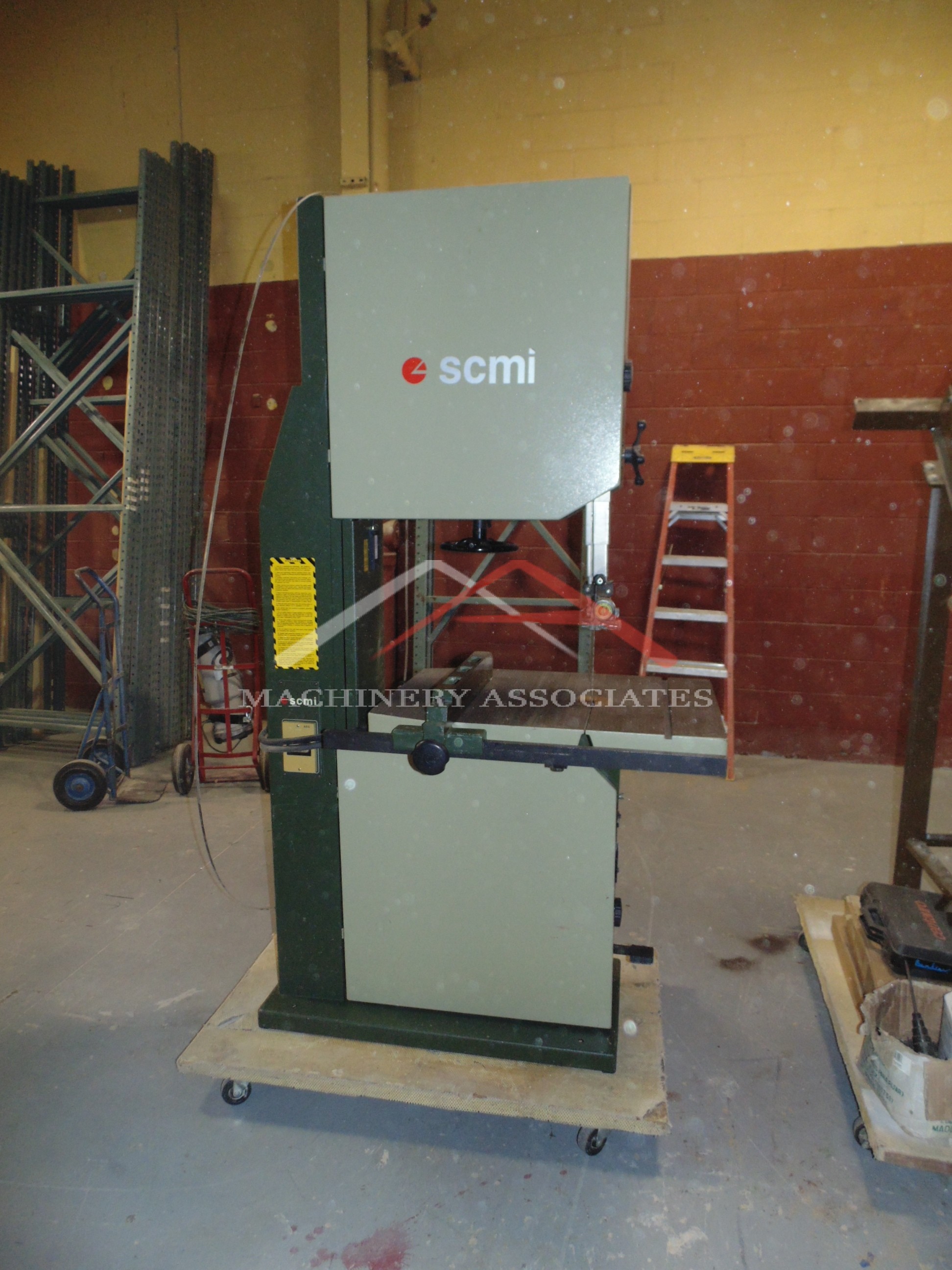 SCMi SC-600 24" Bandsaw