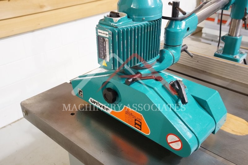 DELTA INVICTA RT40 TABLE SAW WITH POWER FEED