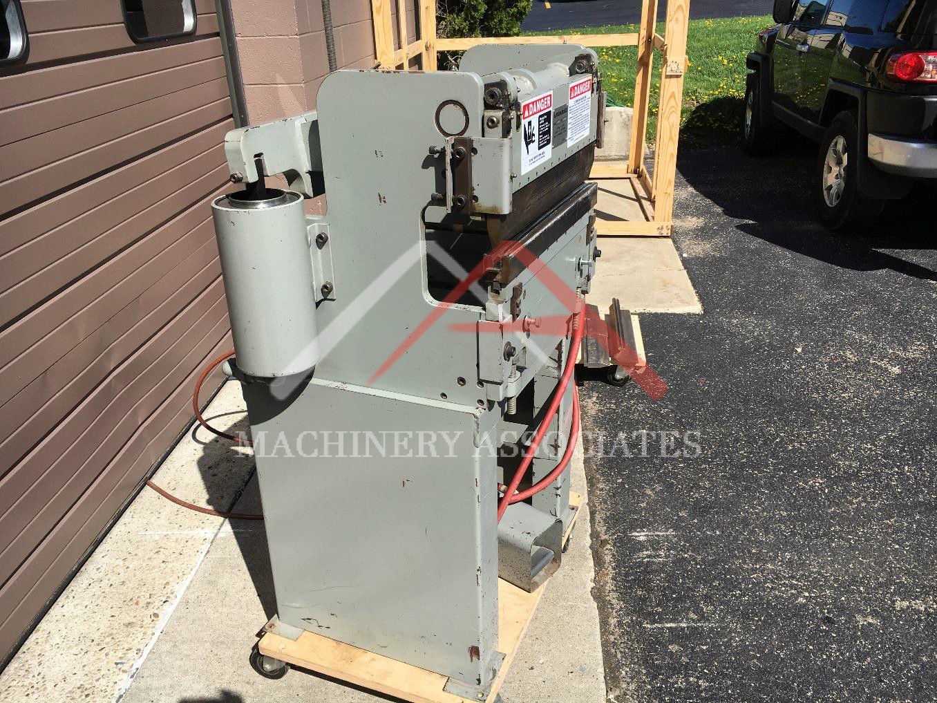 Atek Bantam B212 Pneumatic Press Brake 12 Ton 2' Tool Bed Excellent Cond