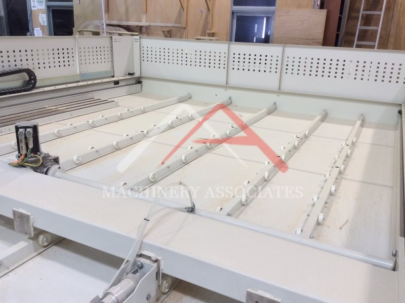 FRONT LOAD BEAM SAW SHOWROOM CONDITION, LOW HOURS
